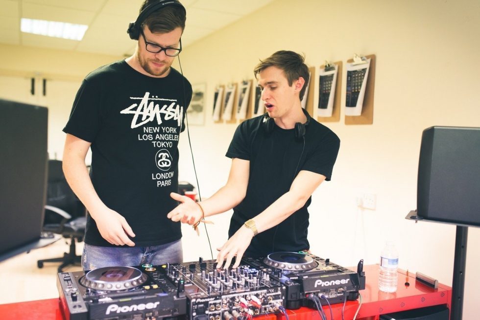 About Us - We Are Crossfader