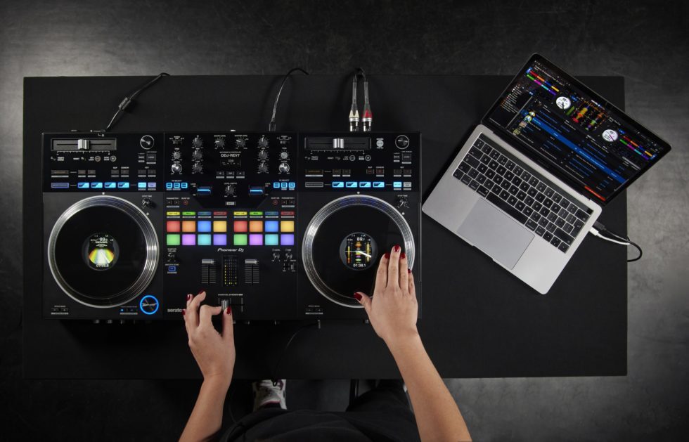DJ Controller Scratching: A Step-by-Step Guide for Beginners