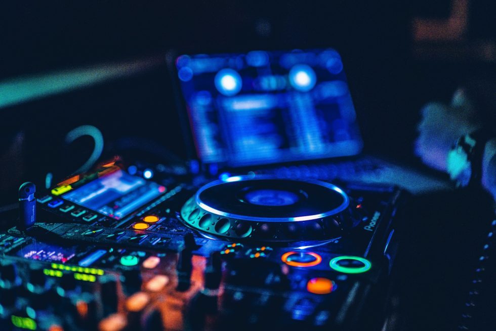Best Streaming Services For DJs 2025 - The Ultimate Guide