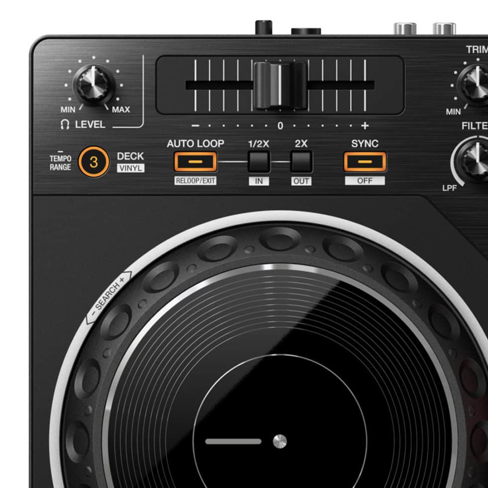 What You Should Know Before Buying: DDJ-FLX4 vs. DDJ-REV1