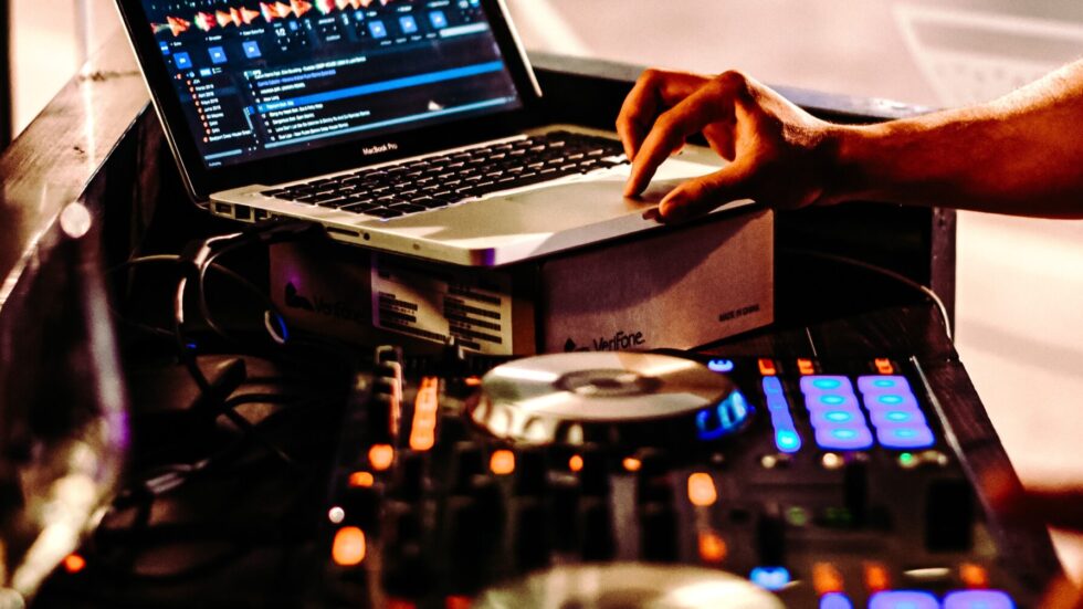 Understanding Music File Formats For Great Sounding DJ Sets