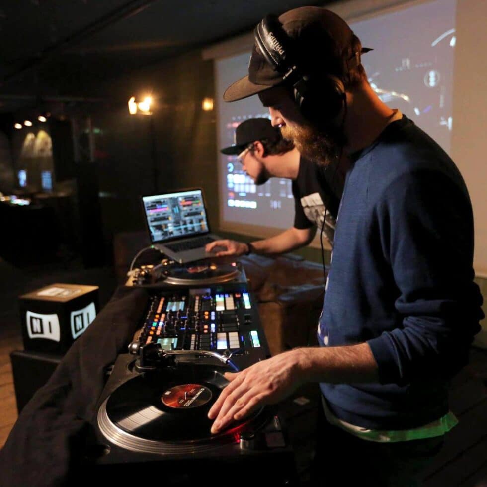 Best DJ Software For Beginners in 2025 - We Are Crossfader