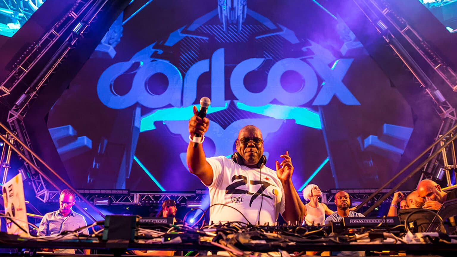 Carl Cox's Techniques Explained: Cue Builds, Rolls, Live Sampling