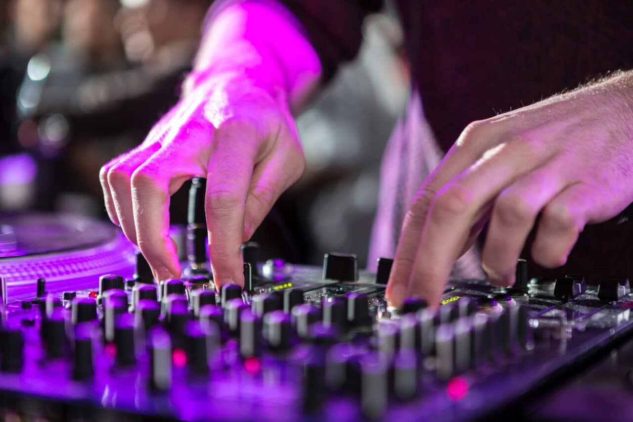 5 Essential Tips for DJs to Make It in the Music Industry