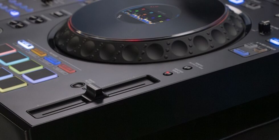 AlphaTheta XDJ-AZ Review - We Are Crossfader