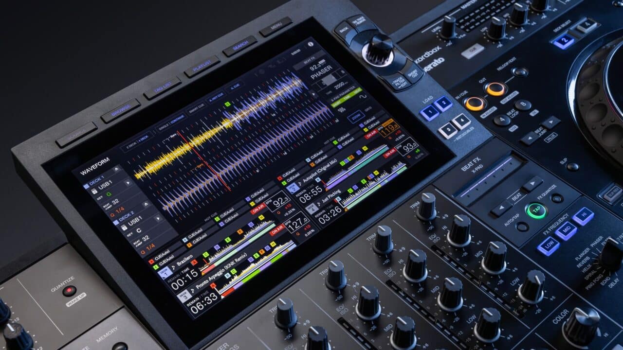 AlphaTheta XDJ-AZ vs. Pioneer DJ XDJ-XZ